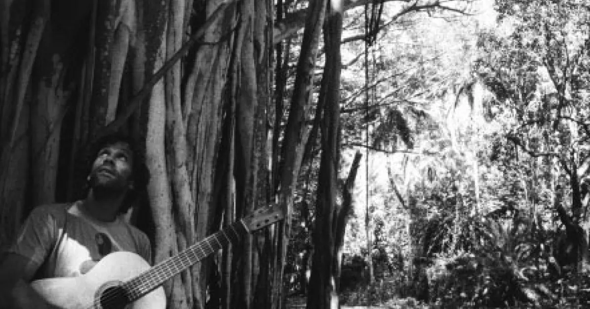 Jack Johnson and his Pepe Romero Jr. Guitar