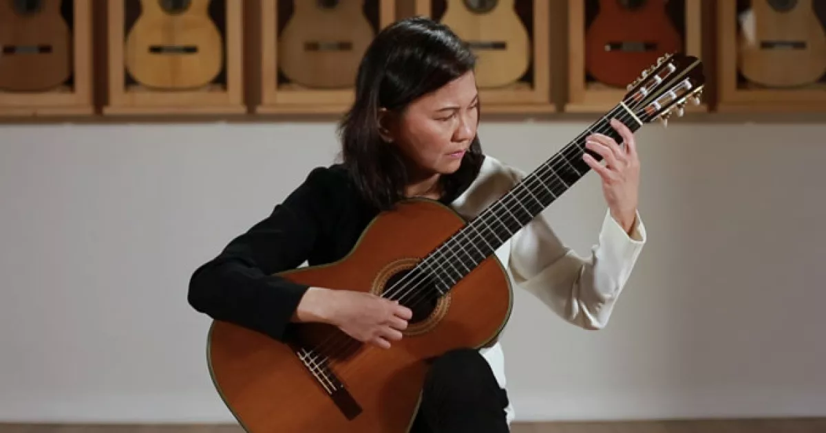 Tina Lo plays 1988 Hermann Hauser III