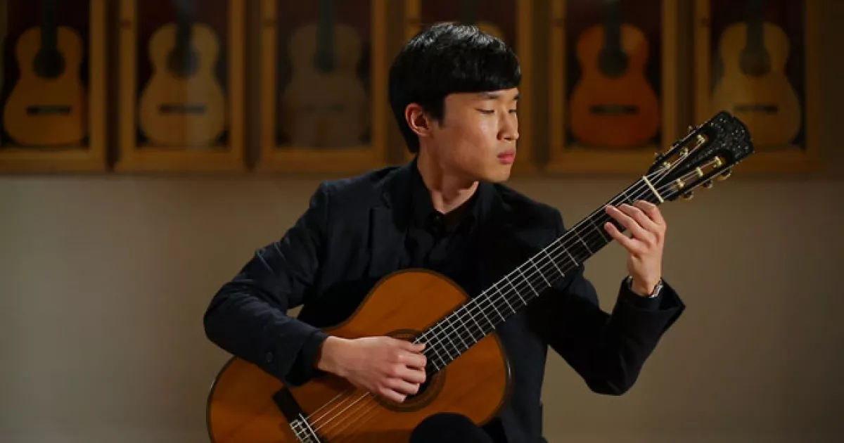 Alex Park plays Simplicio